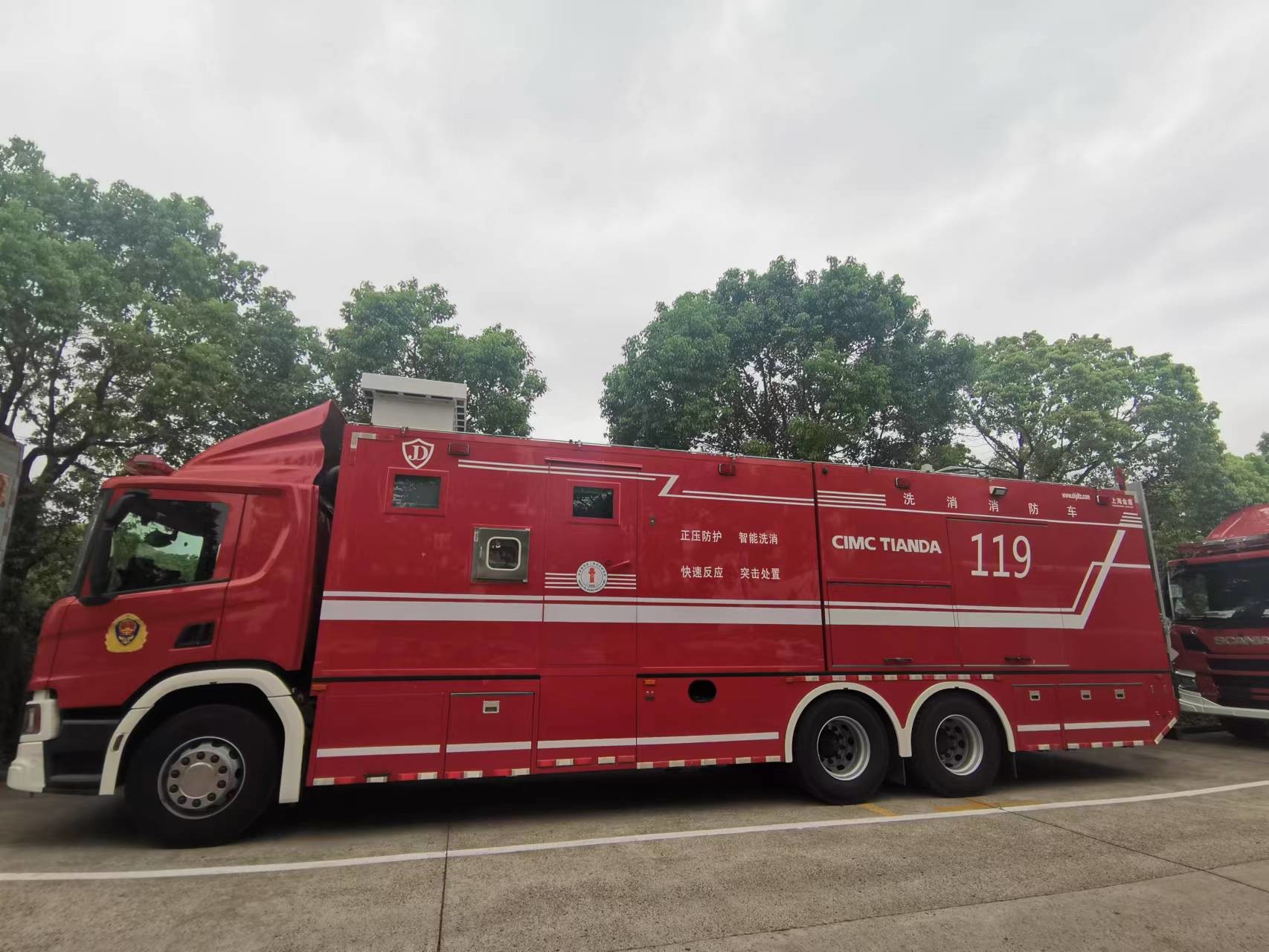 Scania Chassis 6×4 รถดับเพลิง 3000L Rescue Fire Truck